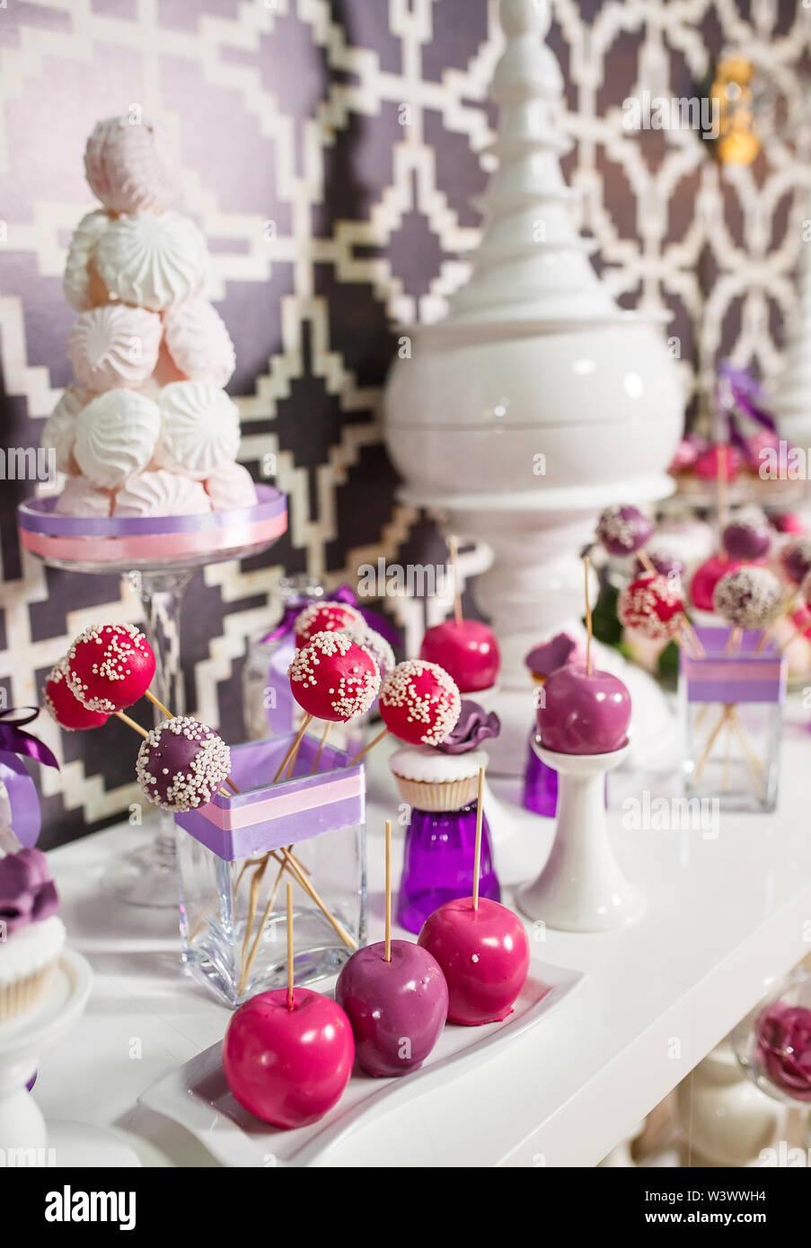 Candy bar. Table with sweets on the wedding day Stock Photo - Alamy