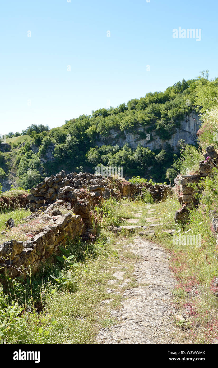 Narrow pathway on the clif-side Stock Photo - Alamy