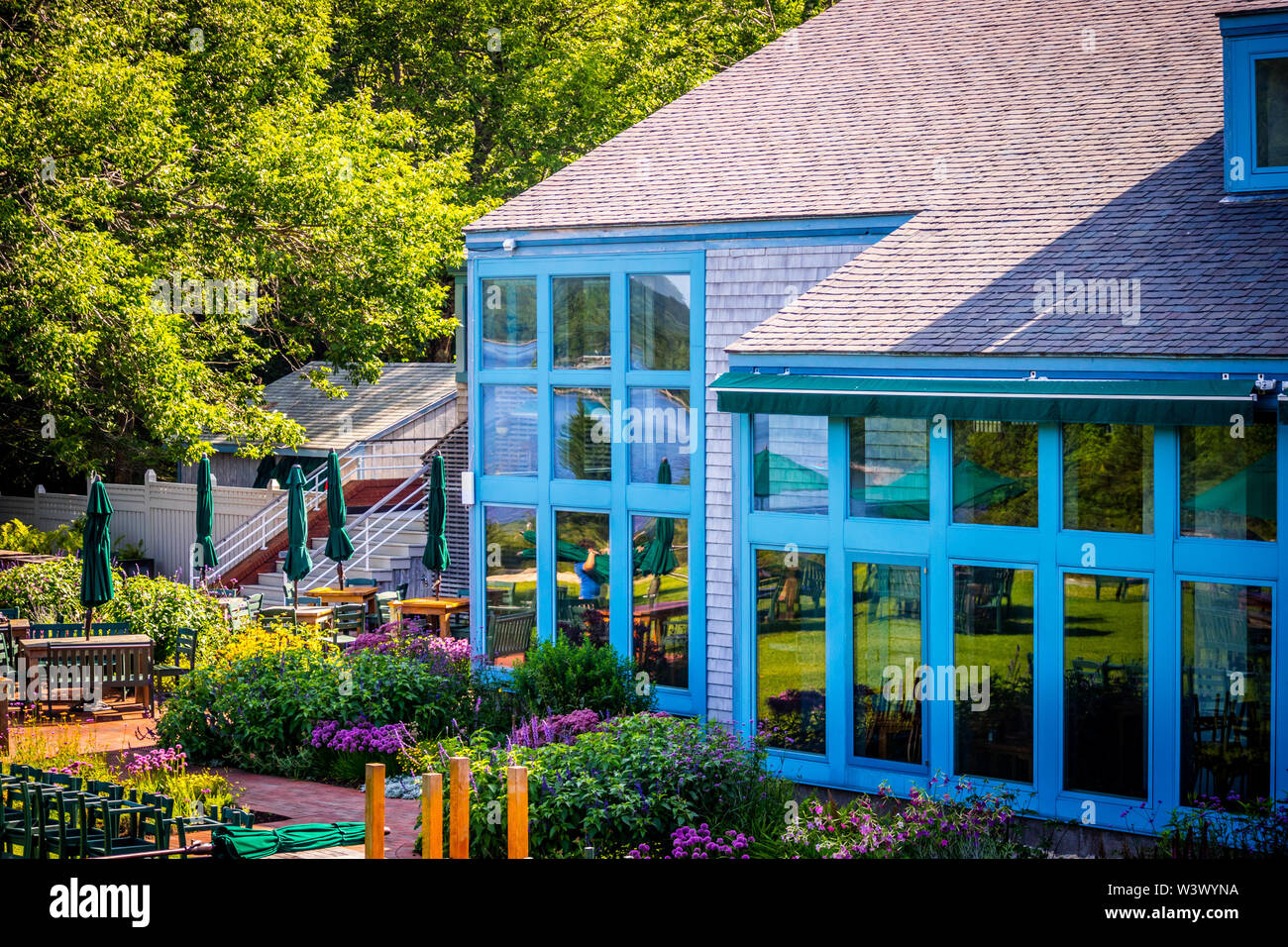 Jordan pond house hi-res stock photography and images - Alamy
