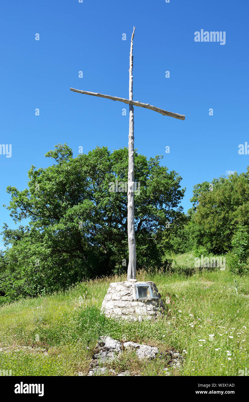 Wooden cross in the forest Stock Photo - Alamy