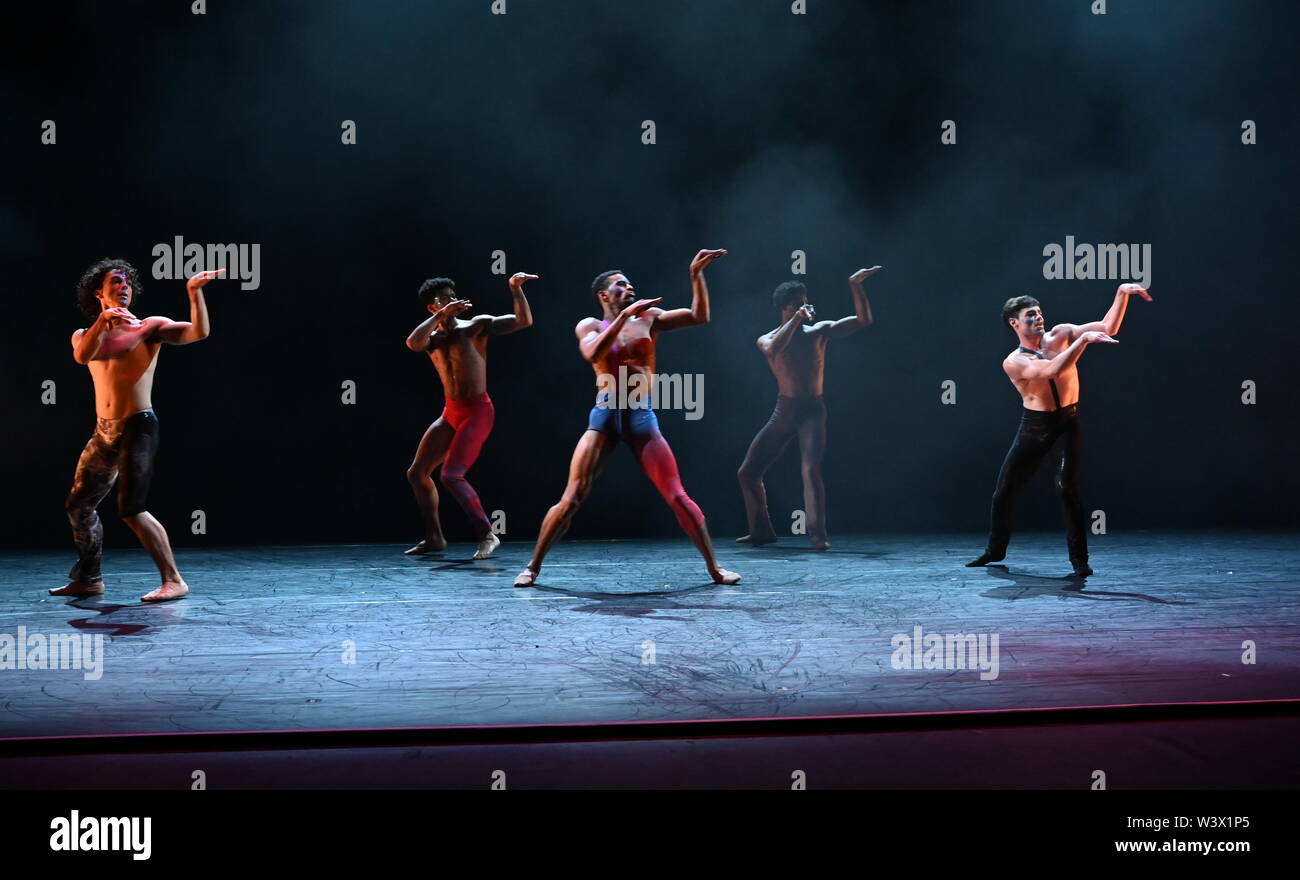 Cologne, Germany. 17th July, 2019. Dancers of the dance company ...