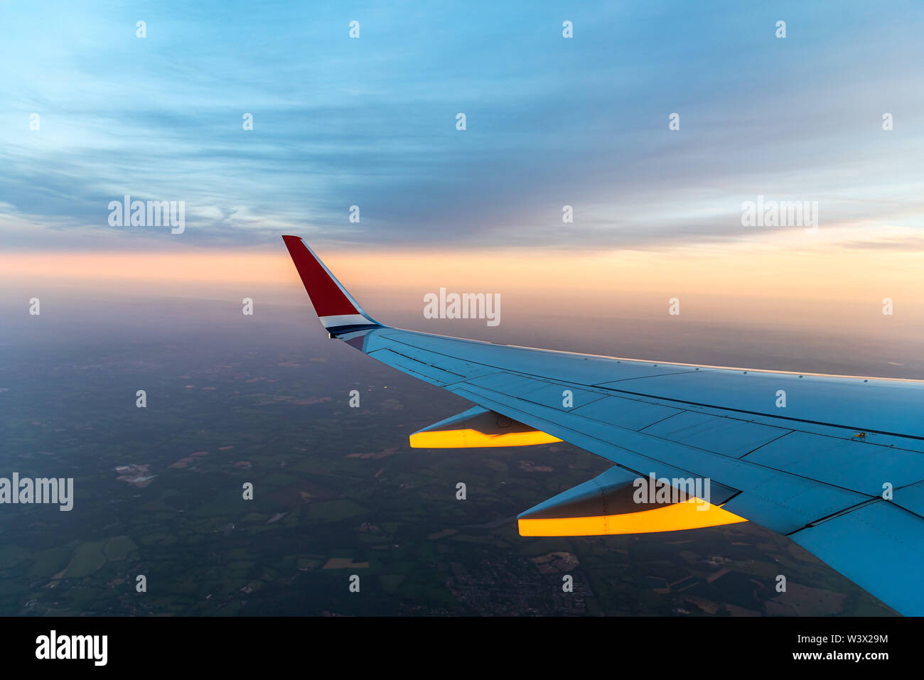 Aircraft with sunset hi-res stock photography and images - Alamy