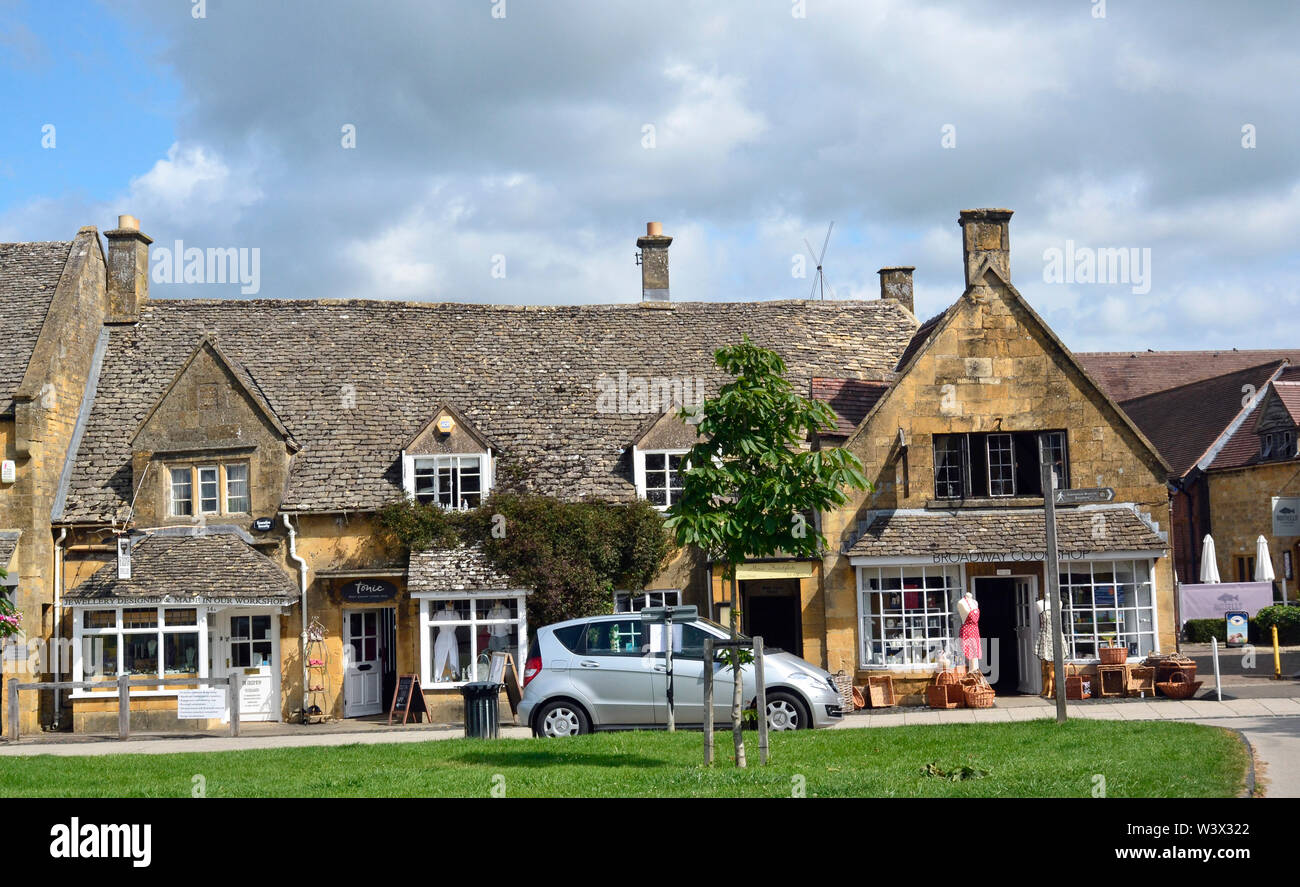 Shops in Broadway, Worcestershire, England, UK Stock Photo - Alamy