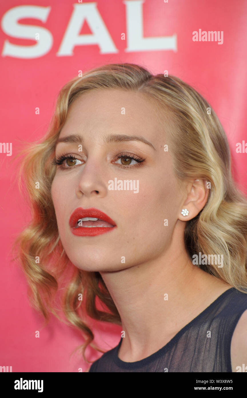 LOS ANGELES, CA. July 31, 2010: Piper Perabo - star of "Current Affairs ...