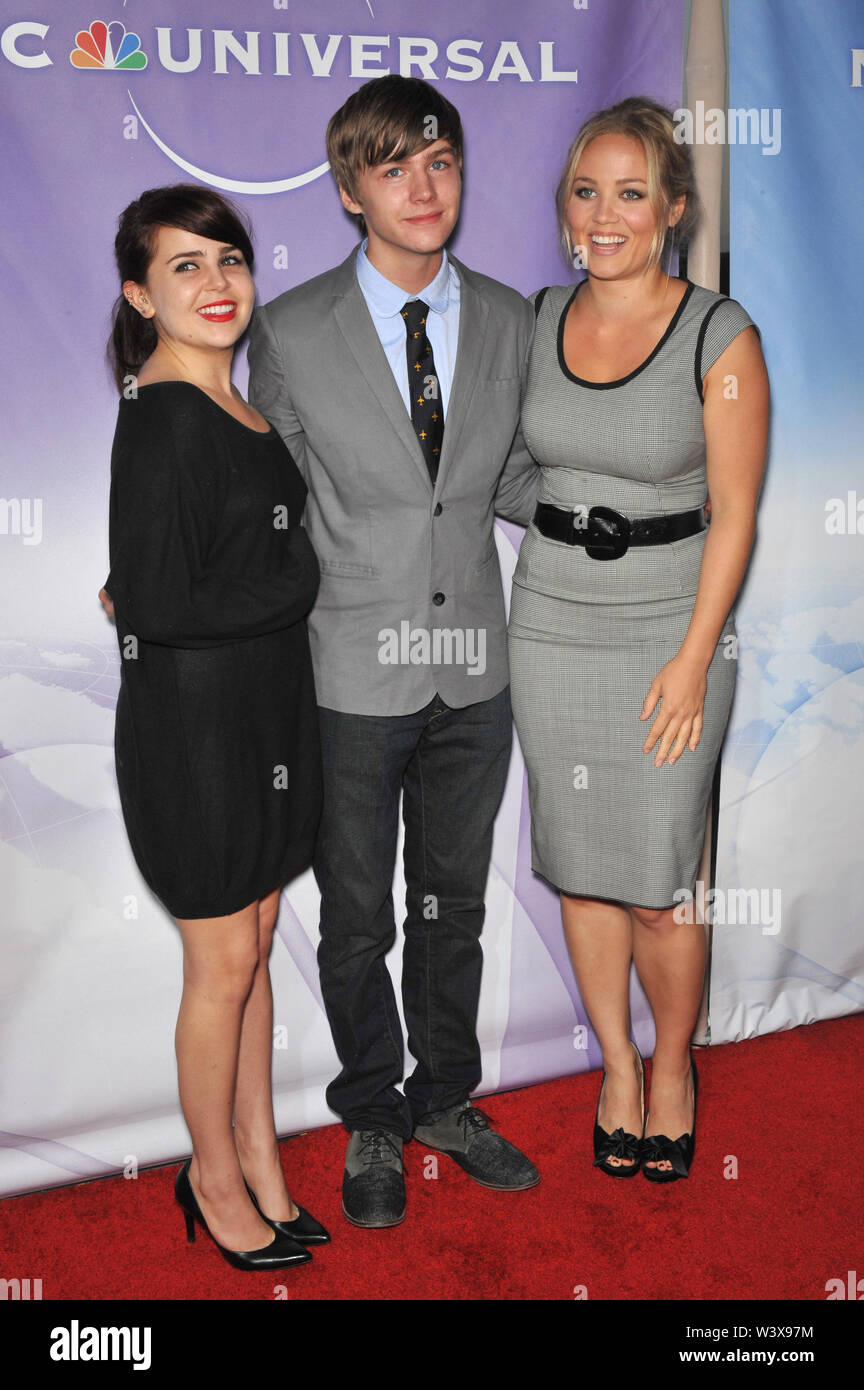 Mae Whitman And Miles Heizer Stock Photos & Mae Whitman And Miles ...