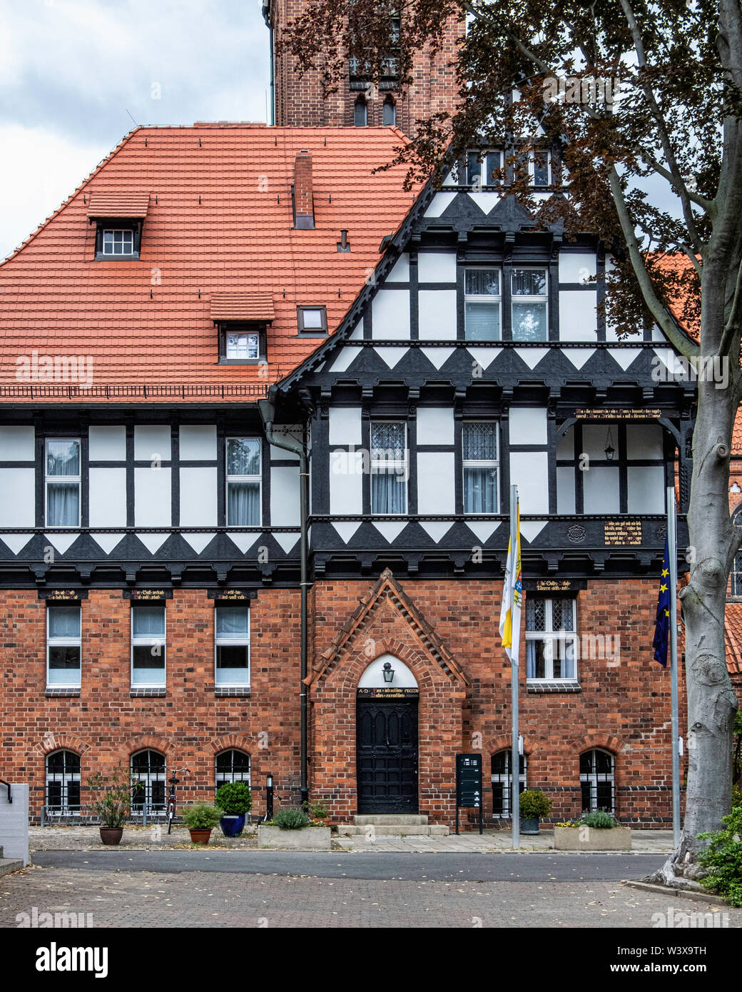 Tudor gothic revival architecture hi-res stock photography and images ...