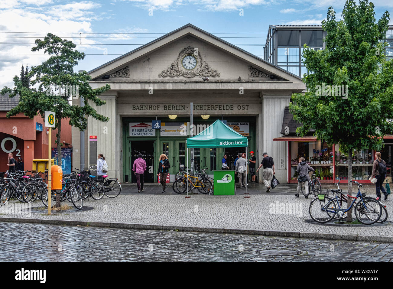 Berlin-Lichterfelde Ost railway station serves the S-bahn And Regional ...