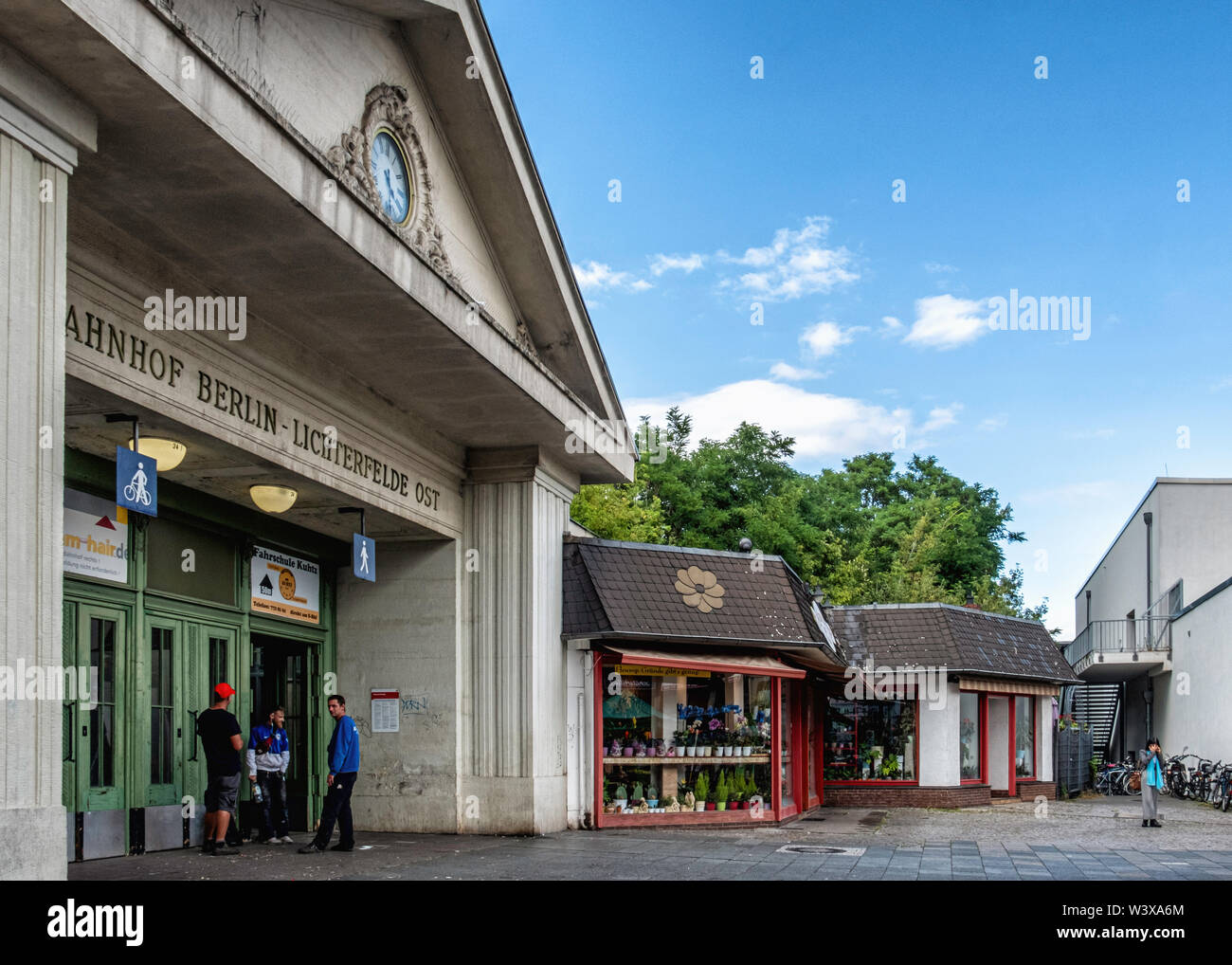 Berlin-Lichterfelde Ost railway station serves the S-bahn And Regional ...