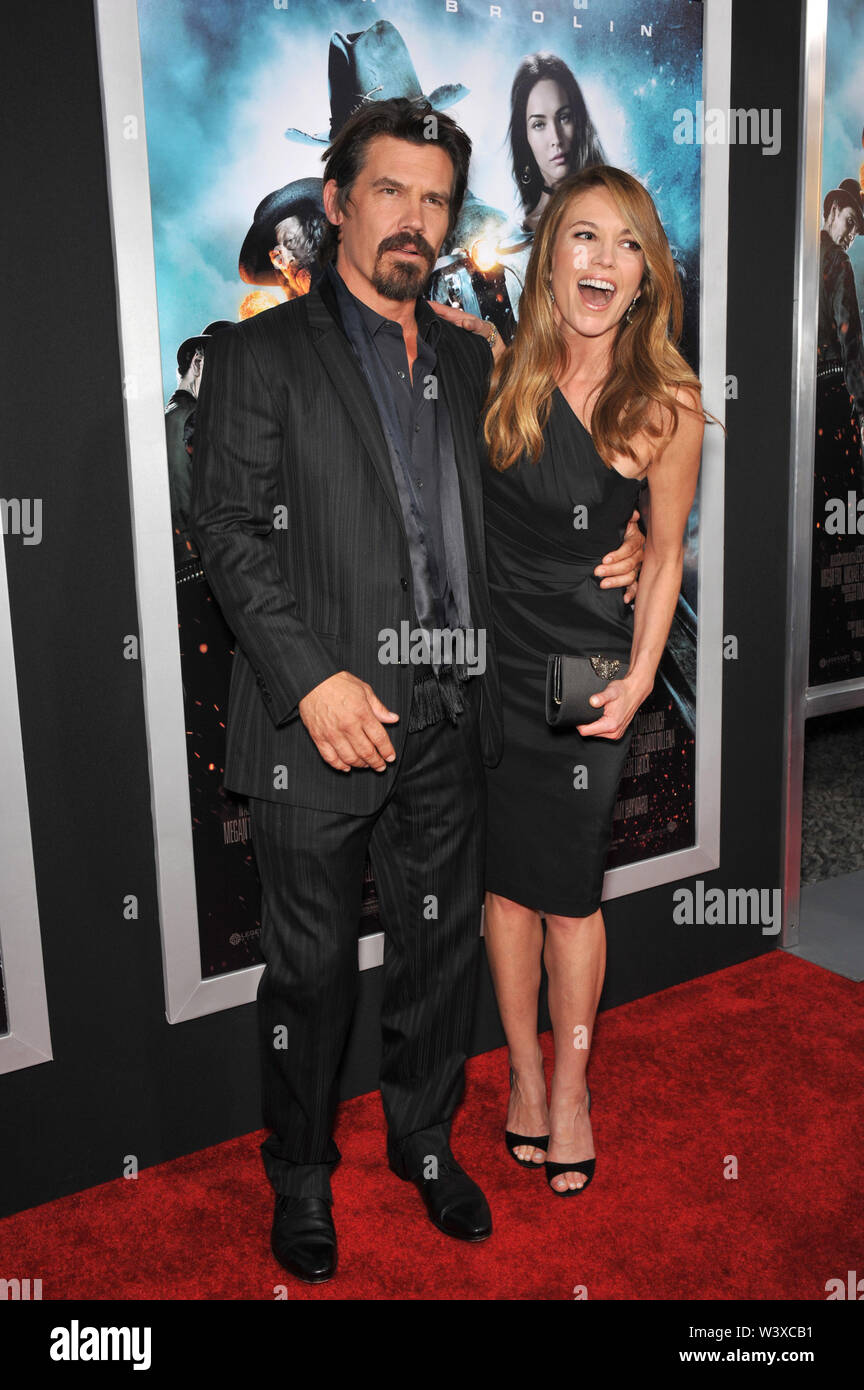 Diane lane jonah hex premiere hi-res stock photography and images - Alamy