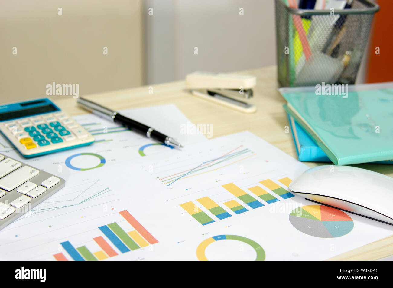 Business document Financial chart and graph Stock Photo - Alamy