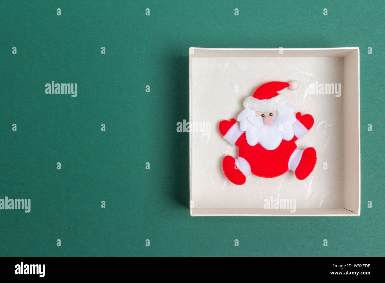 Small Santa Claus in a Christmas Day Gift Box Stock Photo - Alamy