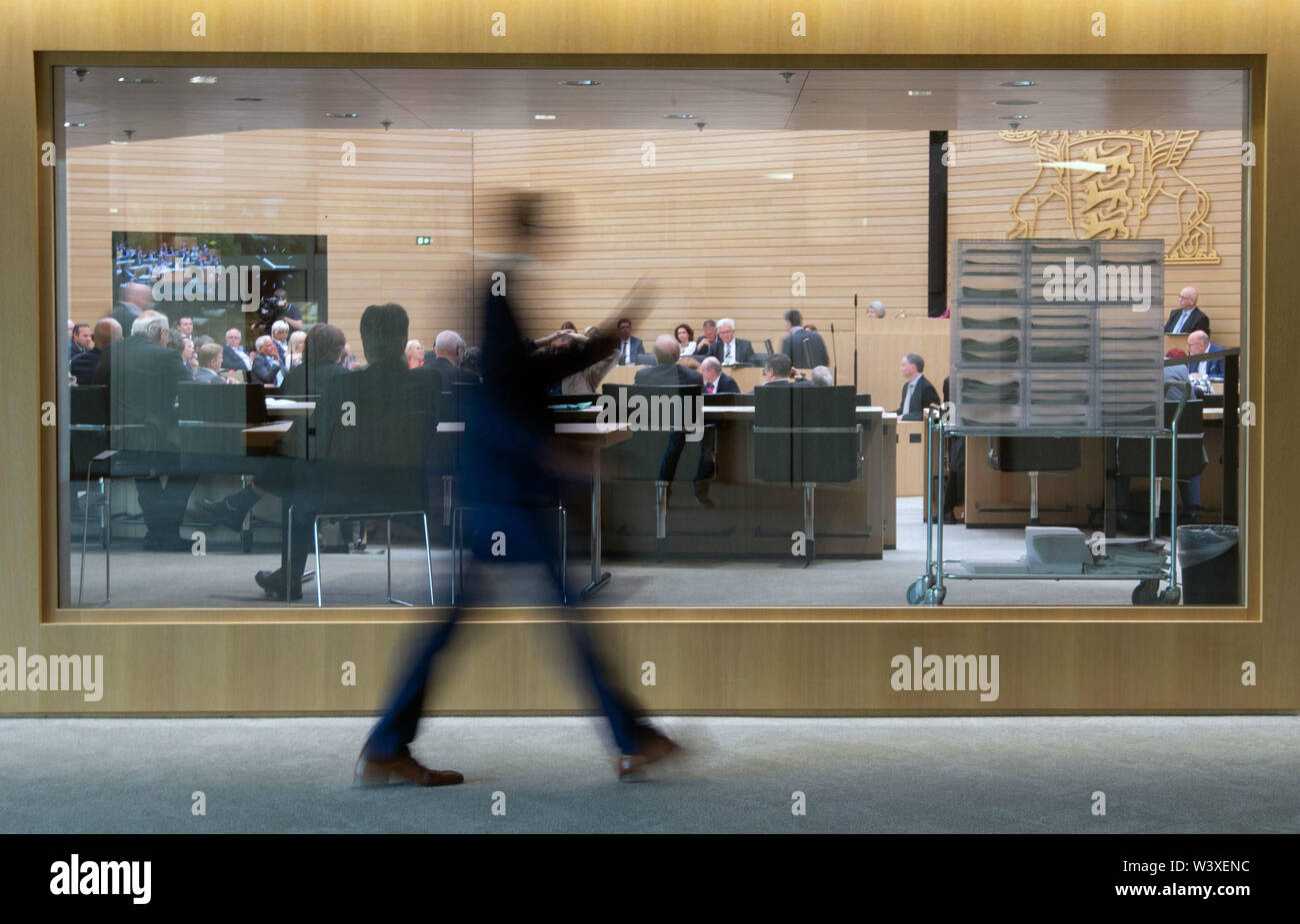 Parallel parliament hi-res stock photography and images - Alamy