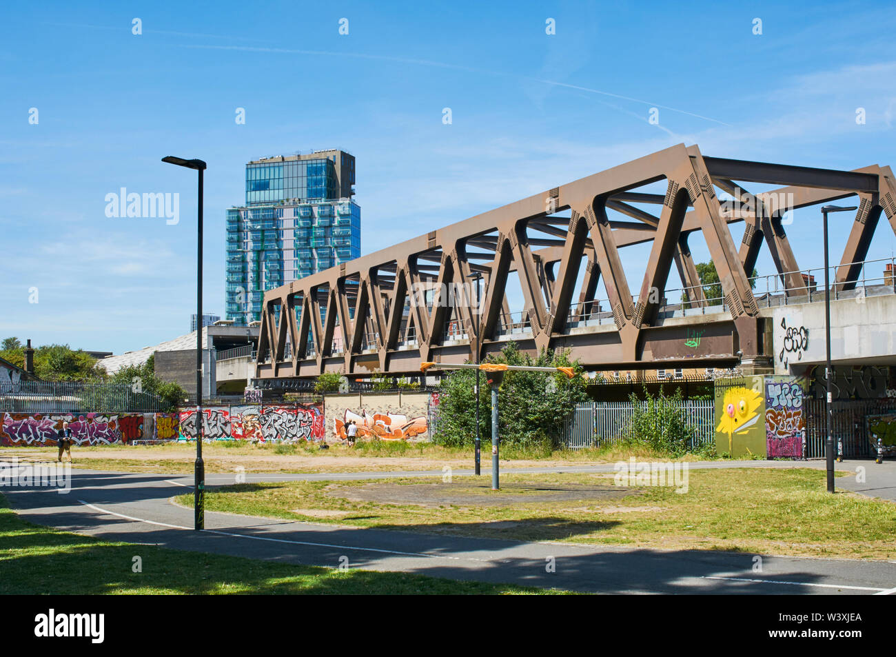 Brick railway bridge High Resolution Stock Photography and Images - Alamy