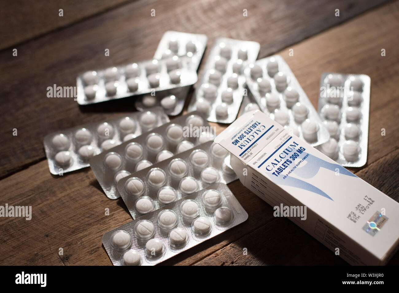 Calcium tablets hi-res stock photography and images - Alamy