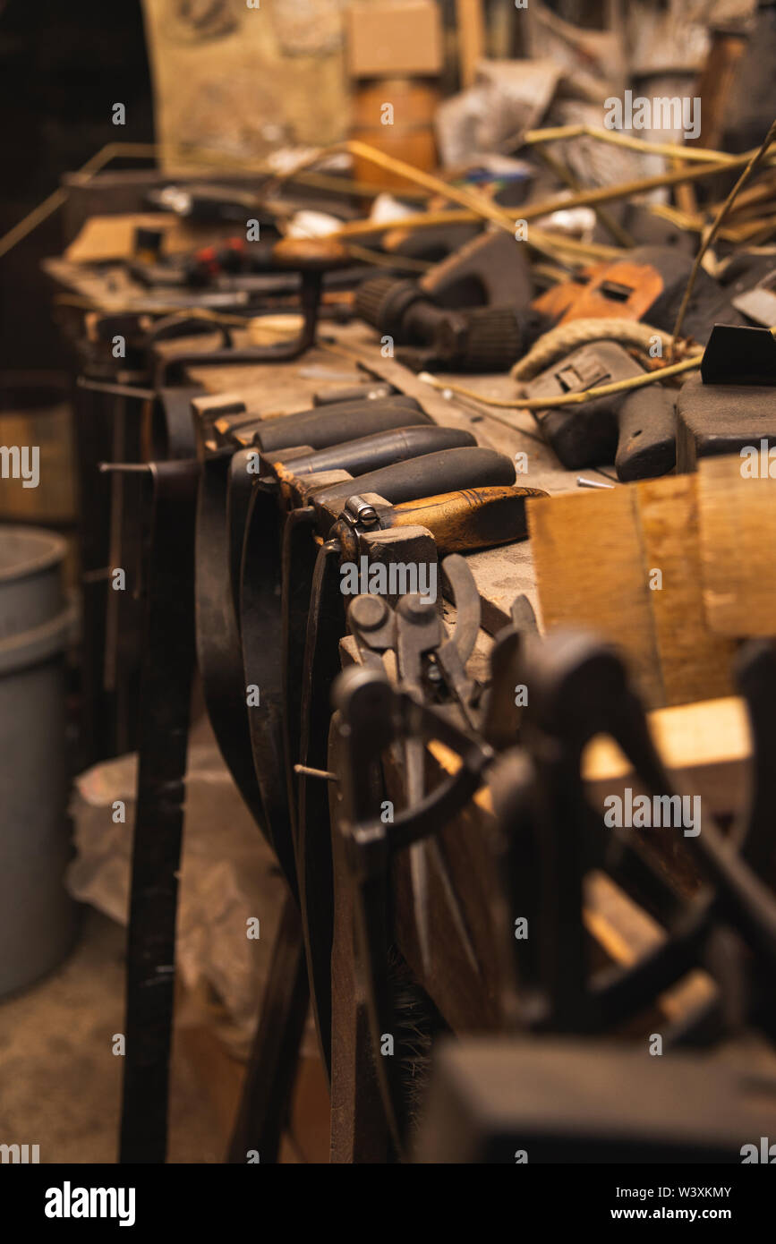 Cooper barrel england hi-res stock photography and images - Alamy