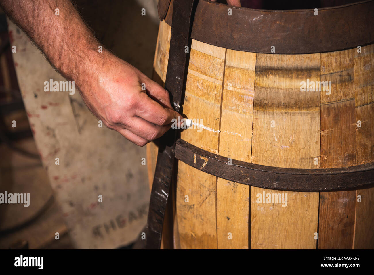 Cooper barrel england hi-res stock photography and images - Alamy
