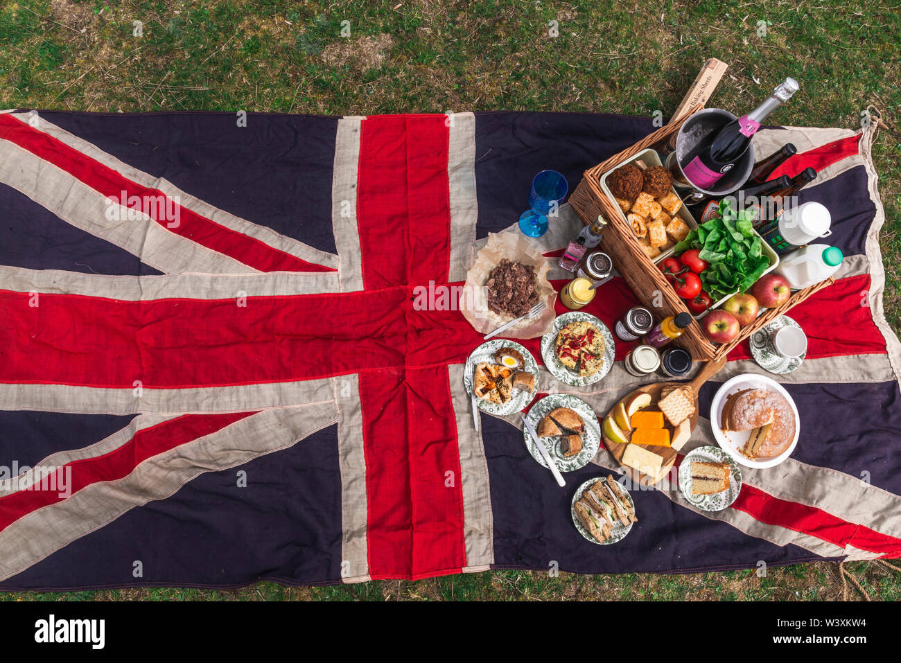 Countryside picnic from above UK Stock Photo - Alamy