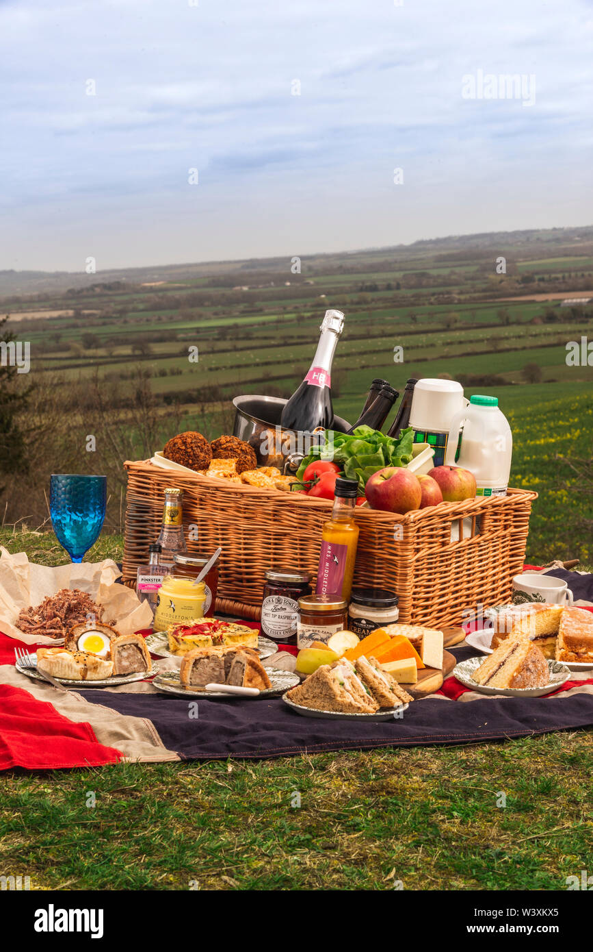 Picnic england sandwiches hi-res stock photography and images - Alamy
