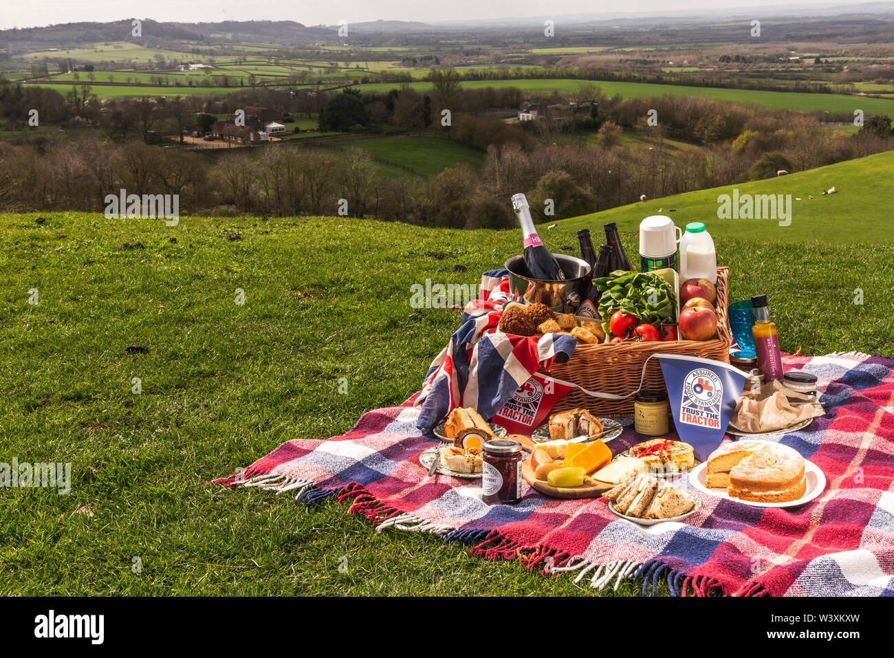 Picnic england sandwiches hi-res stock photography and images - Alamy