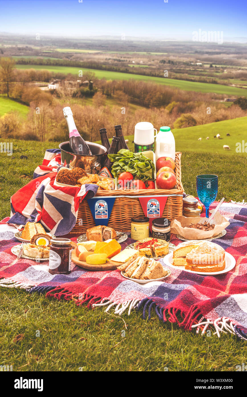 Countryside picnic UK Stock Photo - Alamy