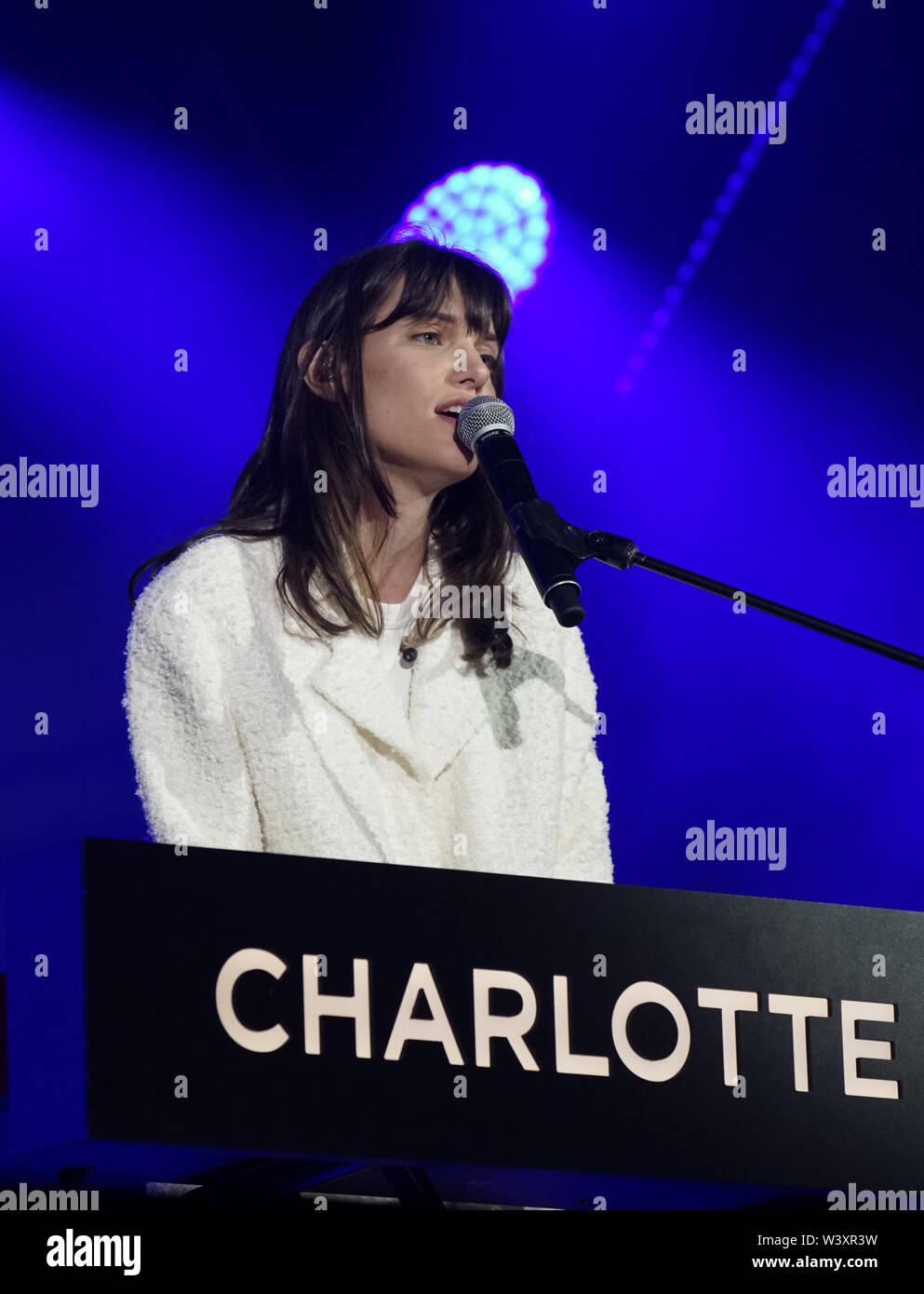 Charlotte cardin hi-res stock photography and images - Alamy