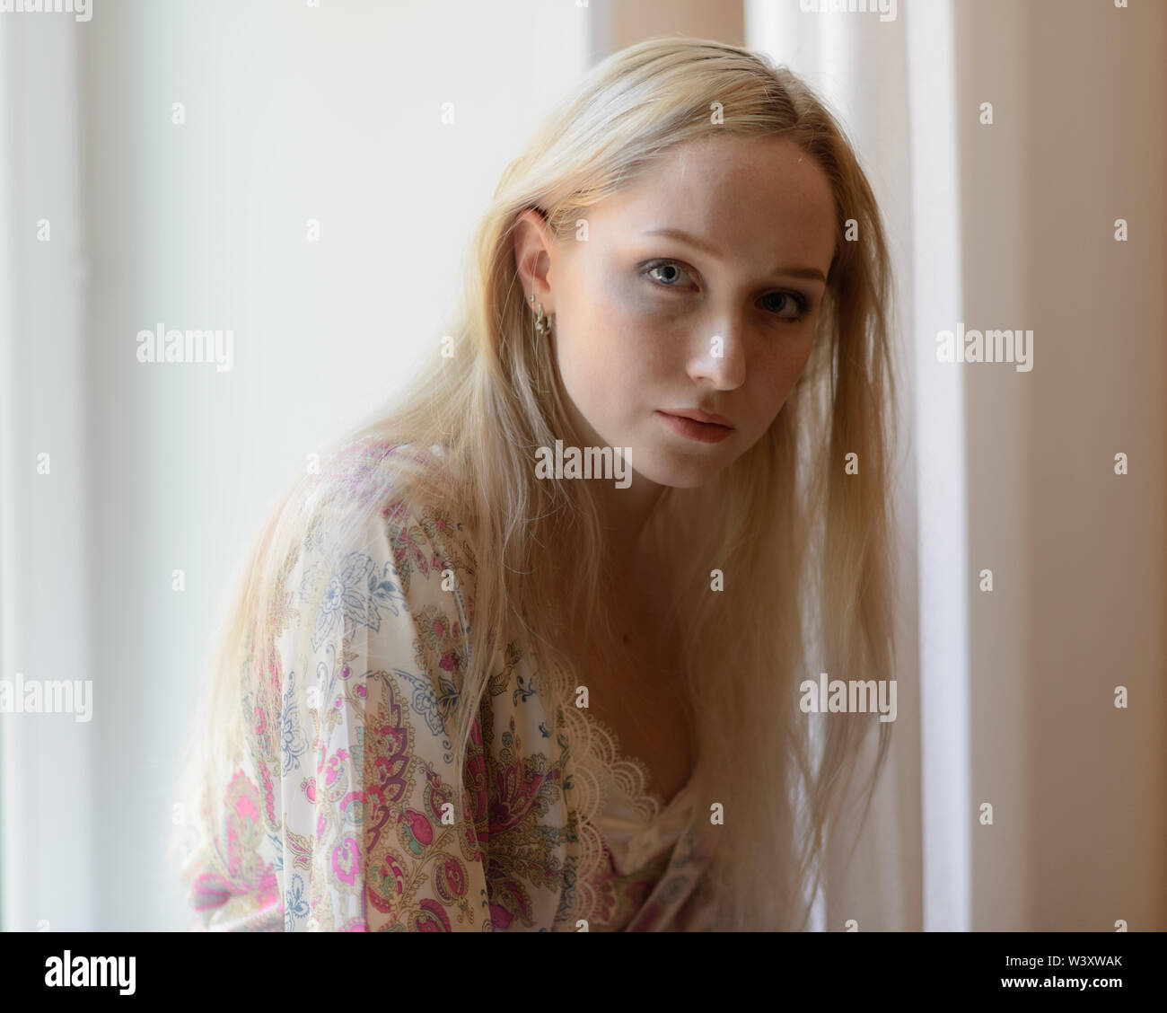 Face with and without makeup hi-res stock photography and images - Alamy