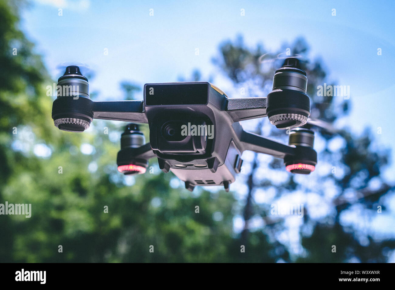 Rotating drone hi-res stock photography and images - Alamy
