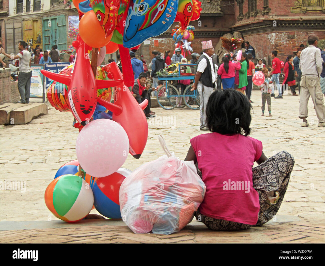 Girl selling balloons hi-res stock photography and images - Alamy