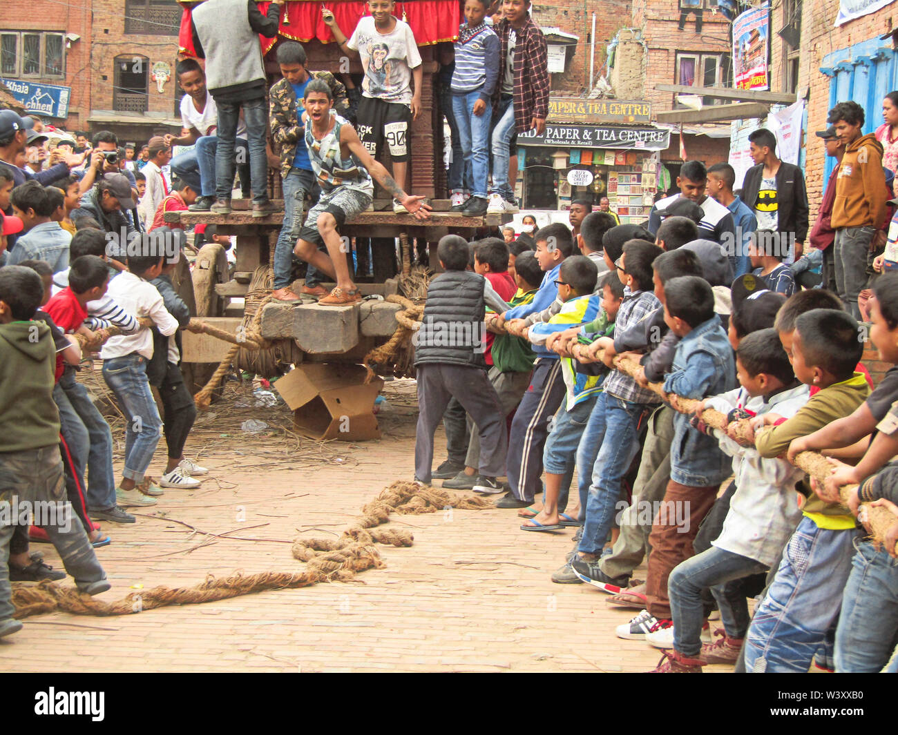 Boys pulling a rope Stock Photo - Alamy