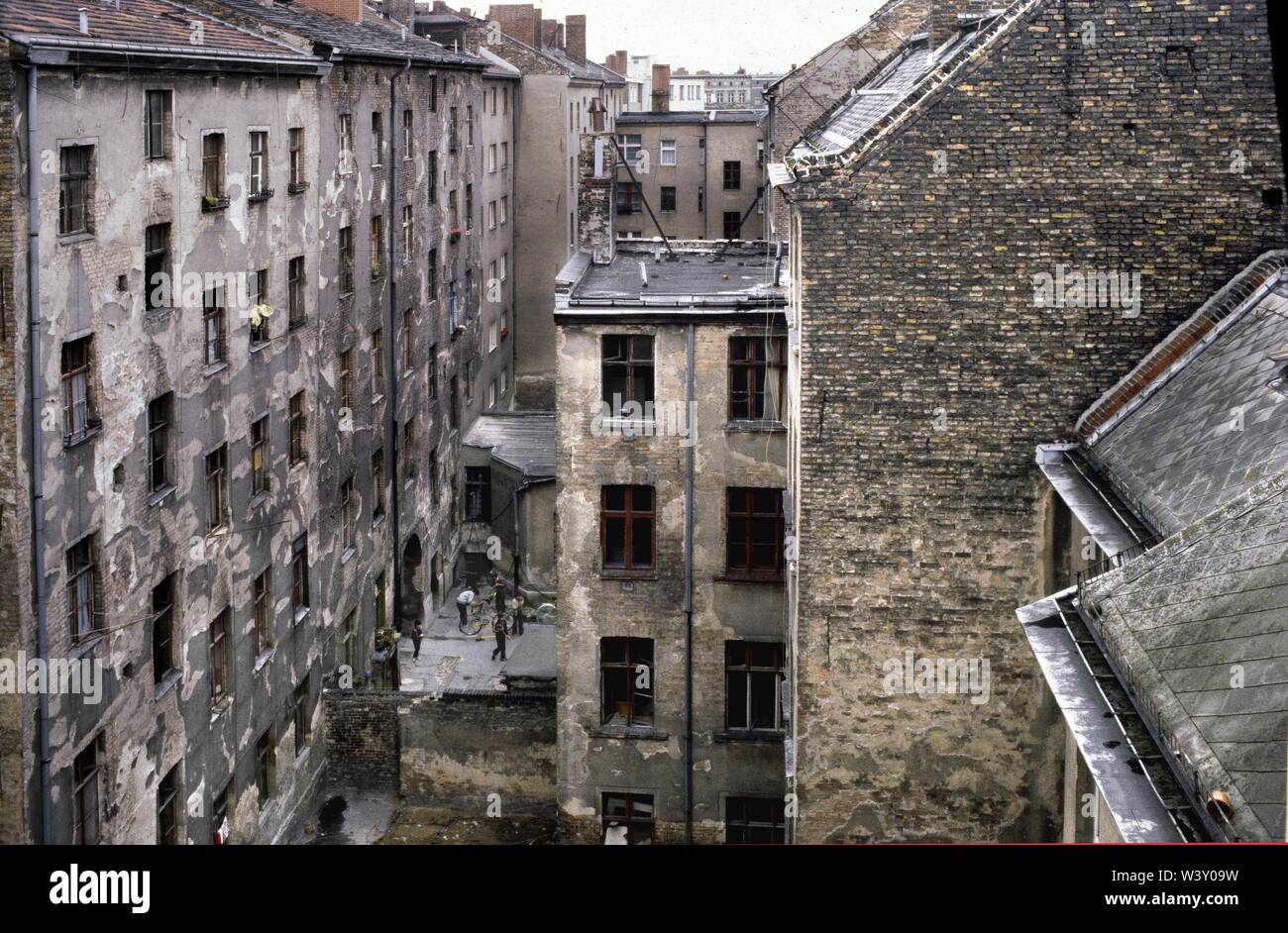 Slum tenement building hi-res stock photography and images - Alamy