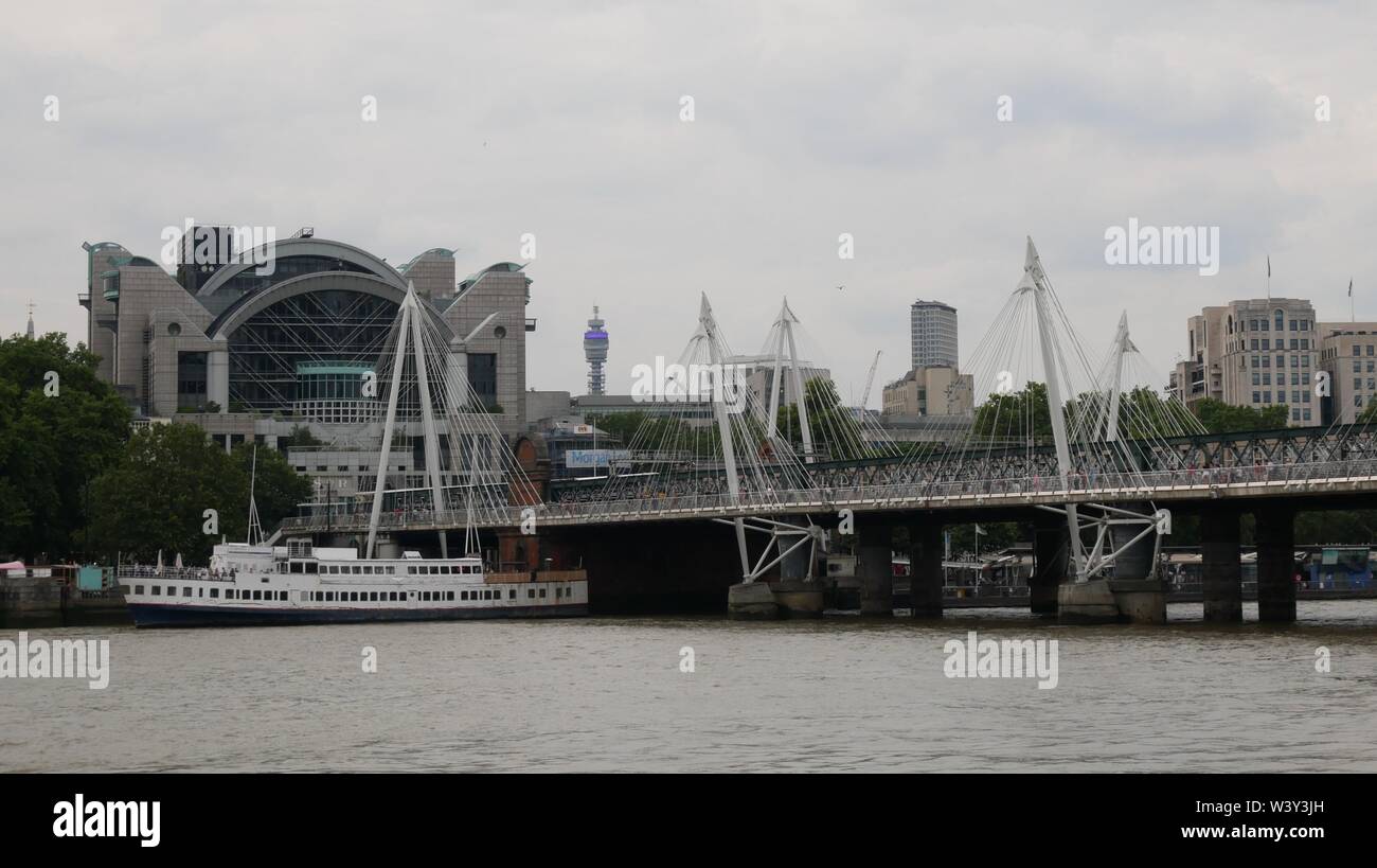 Charring cross bridge hi-res stock photography and images - Alamy