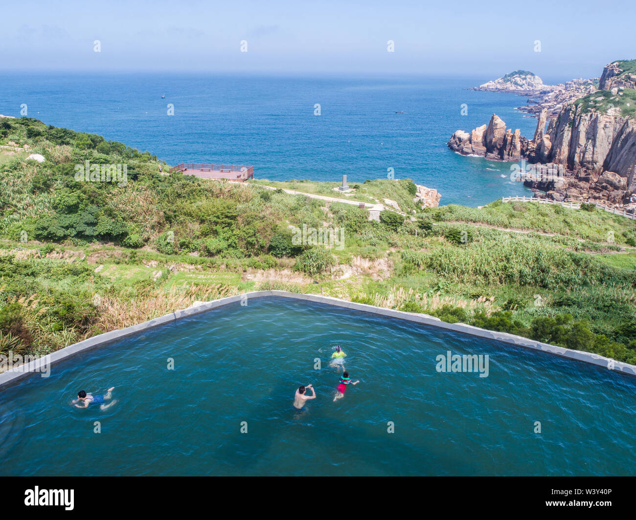 (190718) -- WENZHOU, July 18, 2019 (Xinhua) -- Aerial photo taken on ...