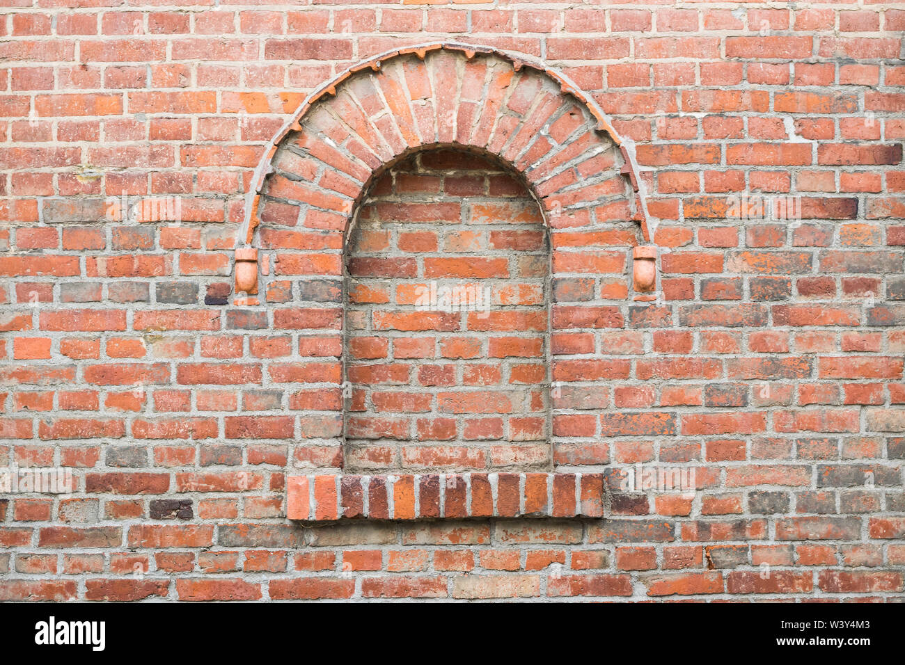 Arch brick hi-res stock photography and images - Alamy