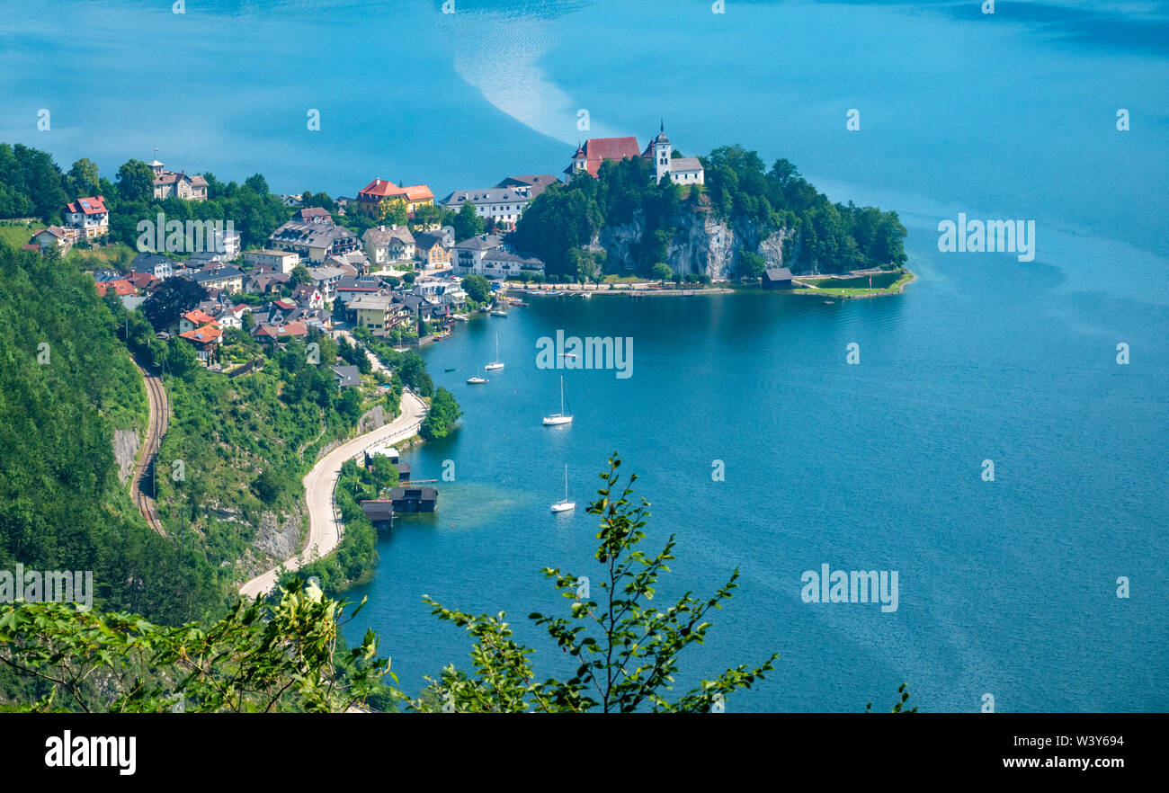 Johannesberg Chapel, Traunkirchen and lake Traunsee in Salzkammergut ...