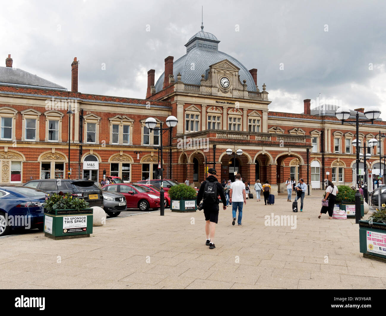 Norwich railway station hi-res stock photography and images - Alamy