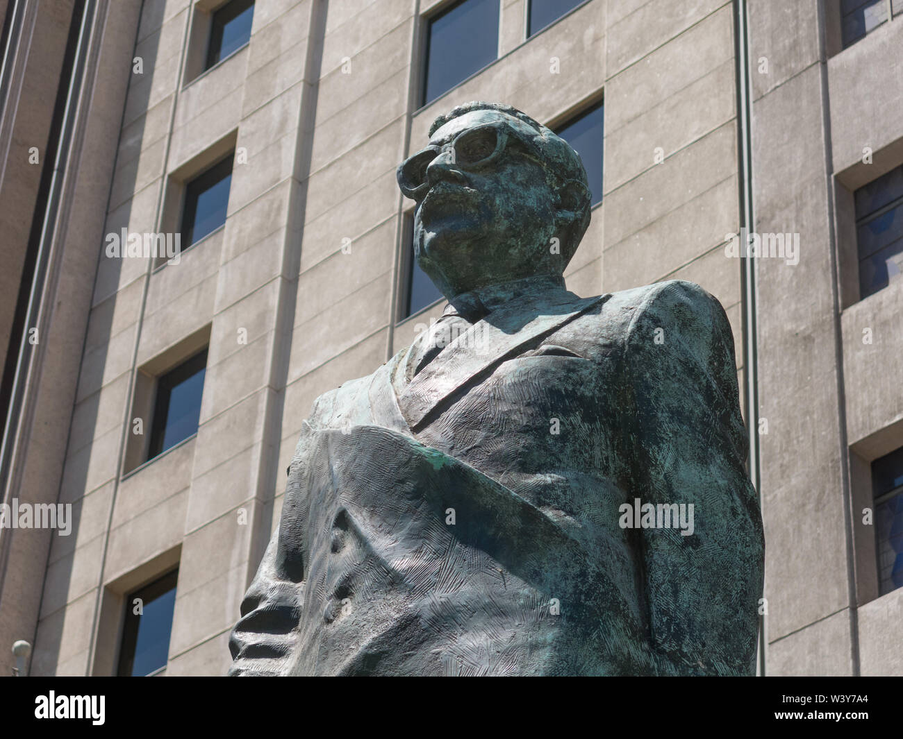 Salvador allende statue hi-res stock photography and images - Alamy