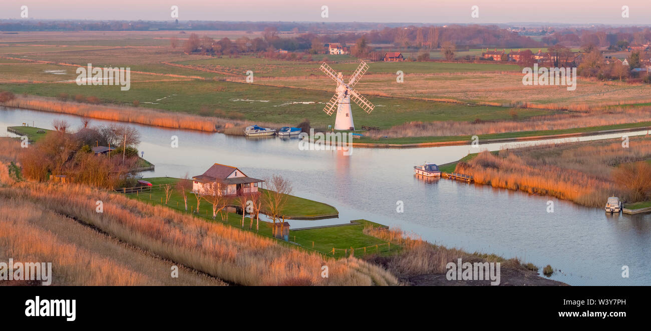UK, England, East Anglia, Norfolk, Norfolk Broads, Thurne, Thurne Dyke ...