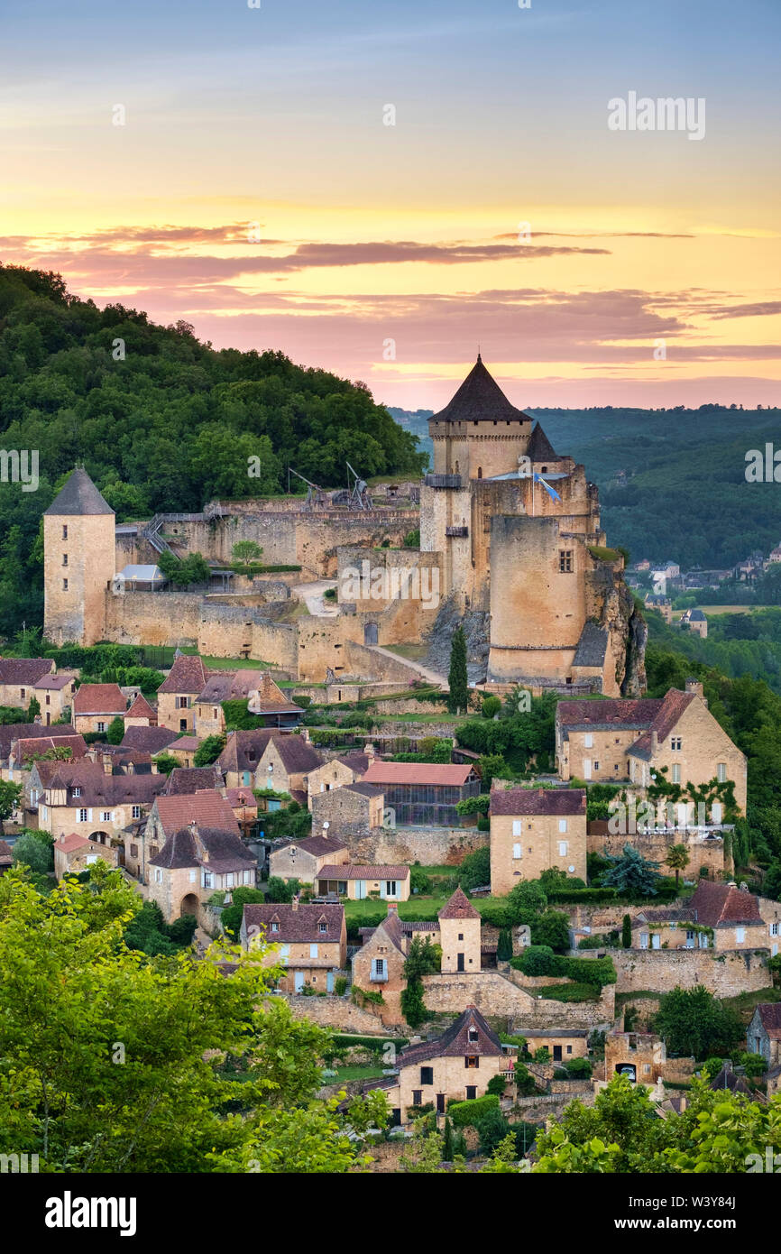 Castelnaud la chapelle balloon hi-res stock photography and images - Alamy