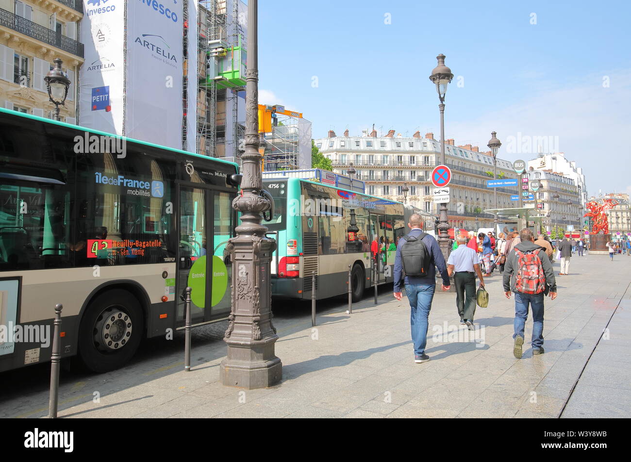 Bus station paris hi-res stock photography and images - Alamy