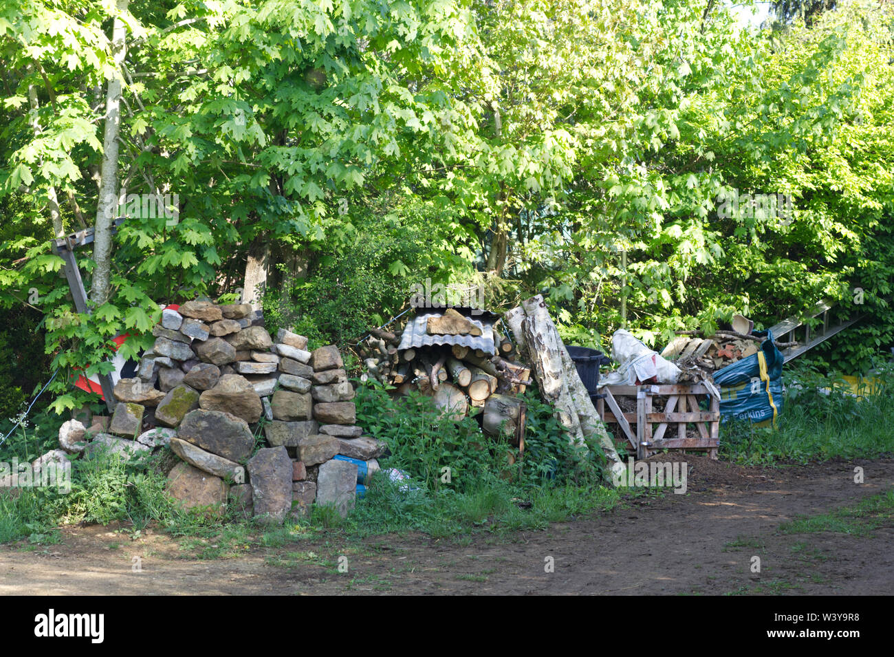 Dumping ground hi-res stock photography and images - Alamy