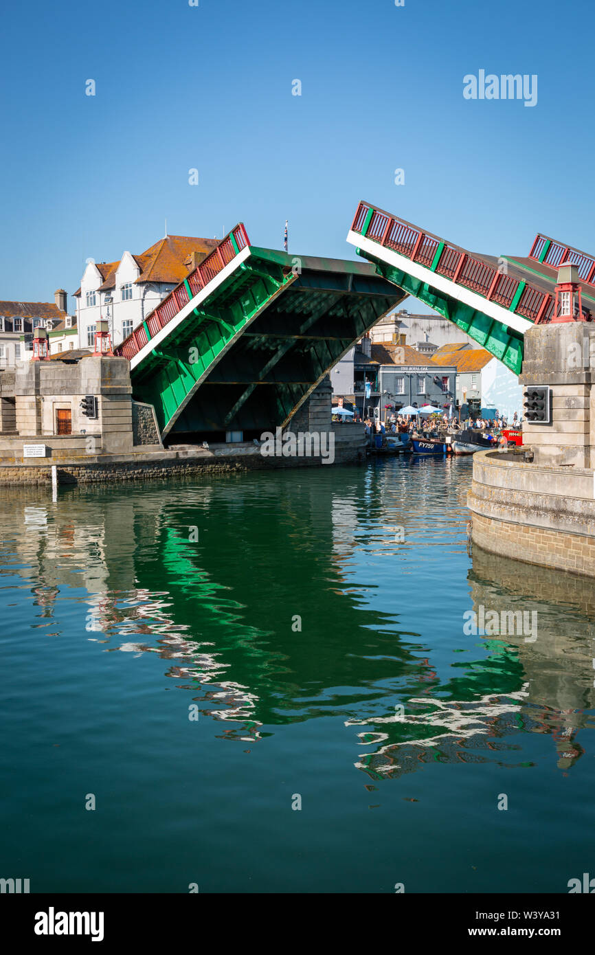 Town Bridge, harbour, Weymouth, Dorset UK Stock Photo - Alamy