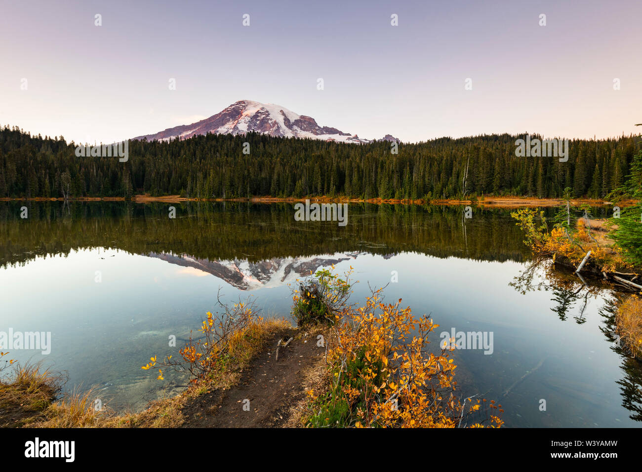 Mount Rainier at Reflections lake, Mount Rainier National Park ...