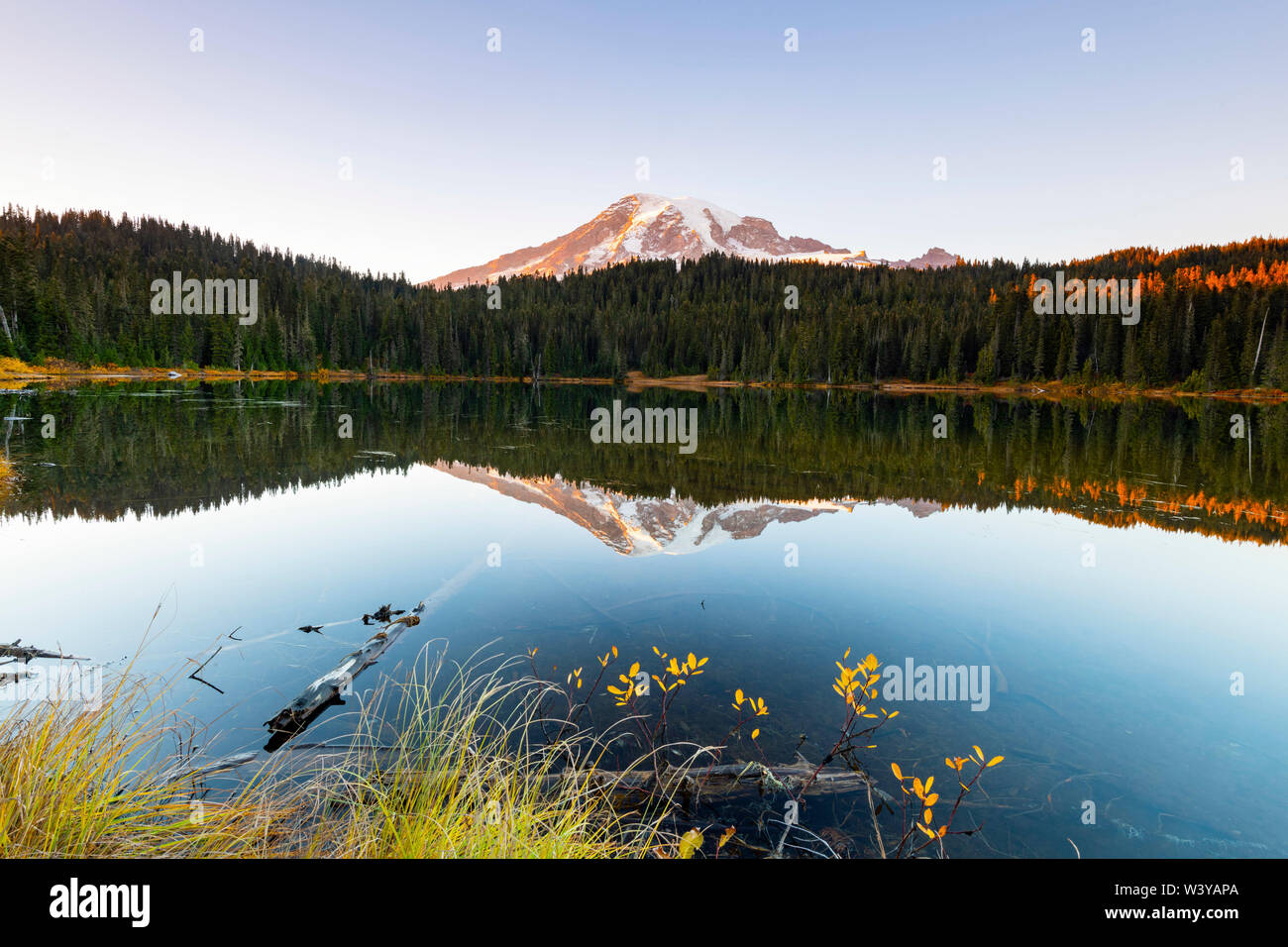 Mount Rainier at Reflections lake, Mount Rainier National Park ...