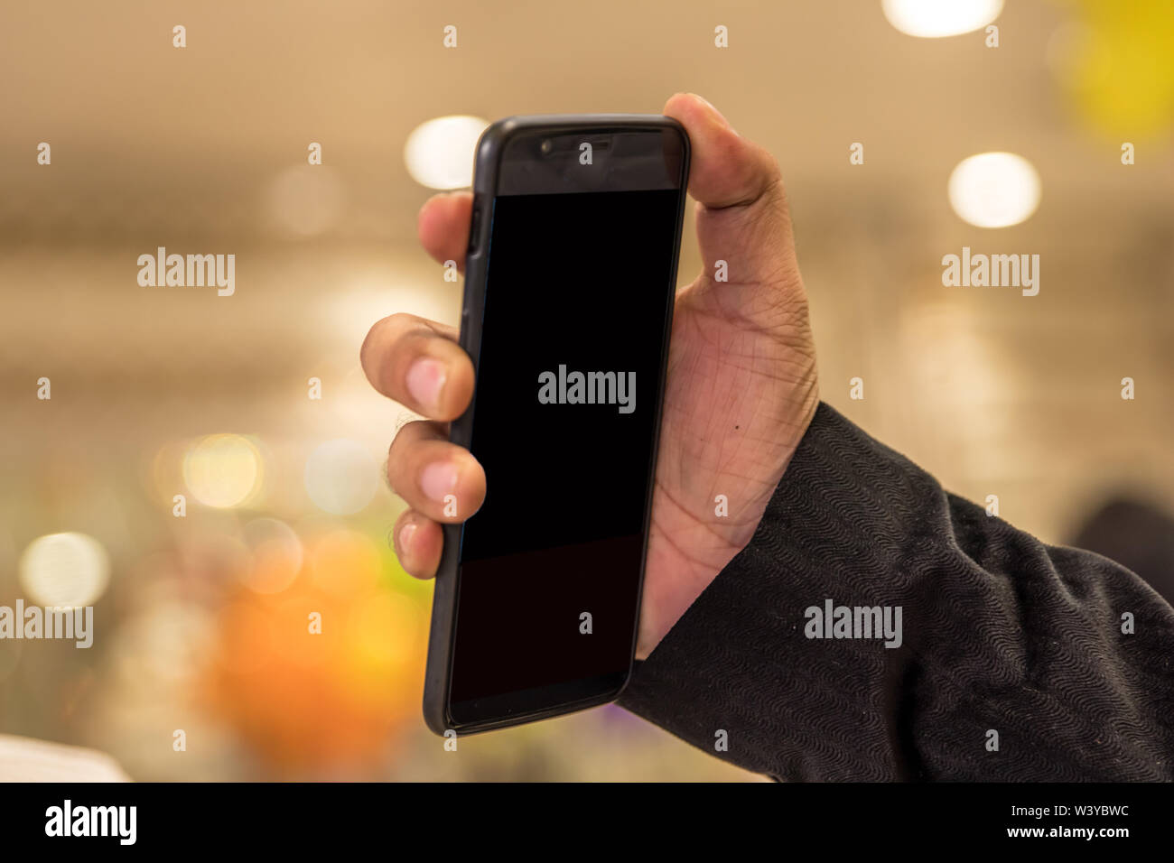 hand holding mobile smart phone Stock Photo - Alamy