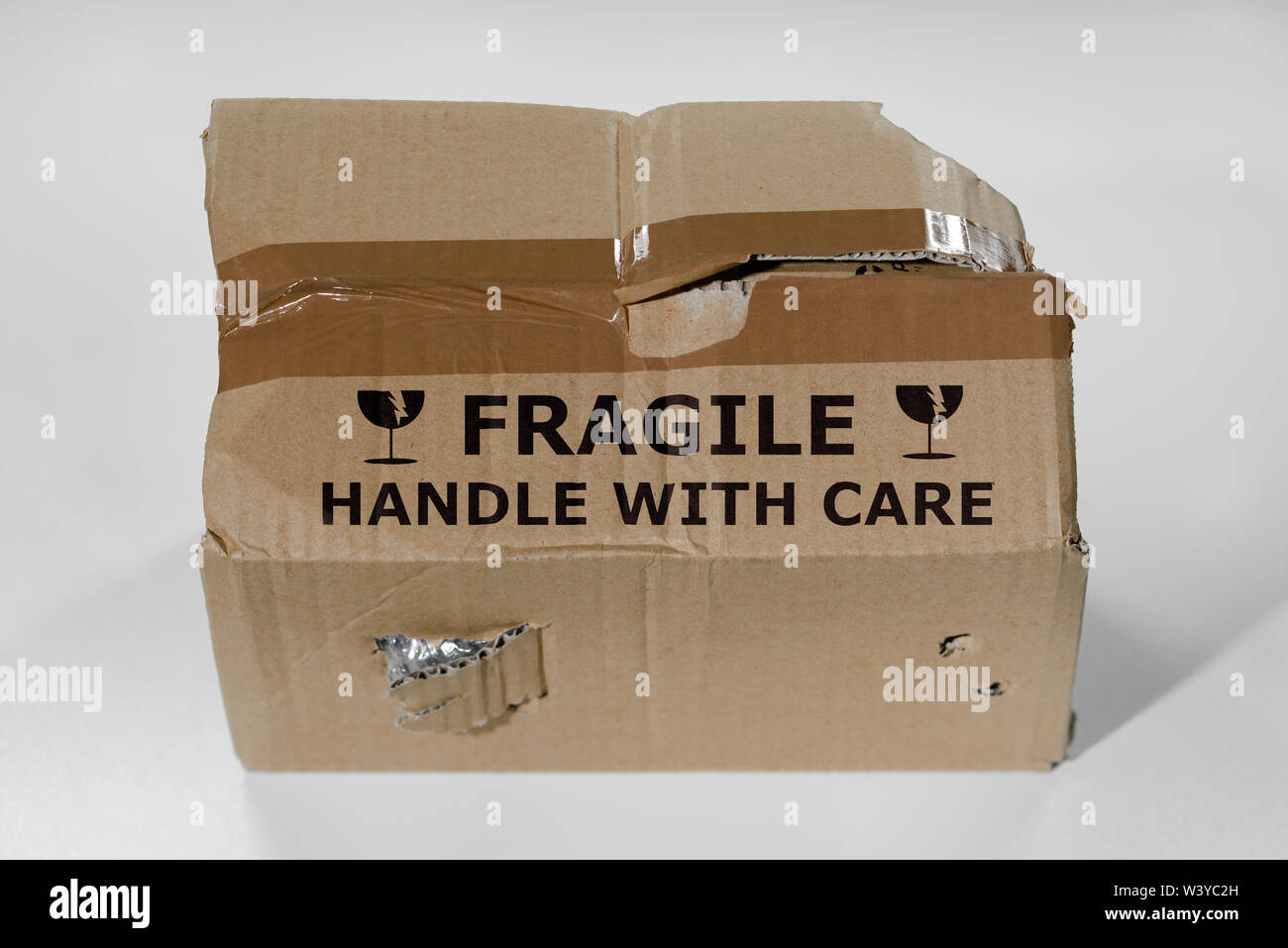 Damaged parcel hi-res stock photography and images - Alamy