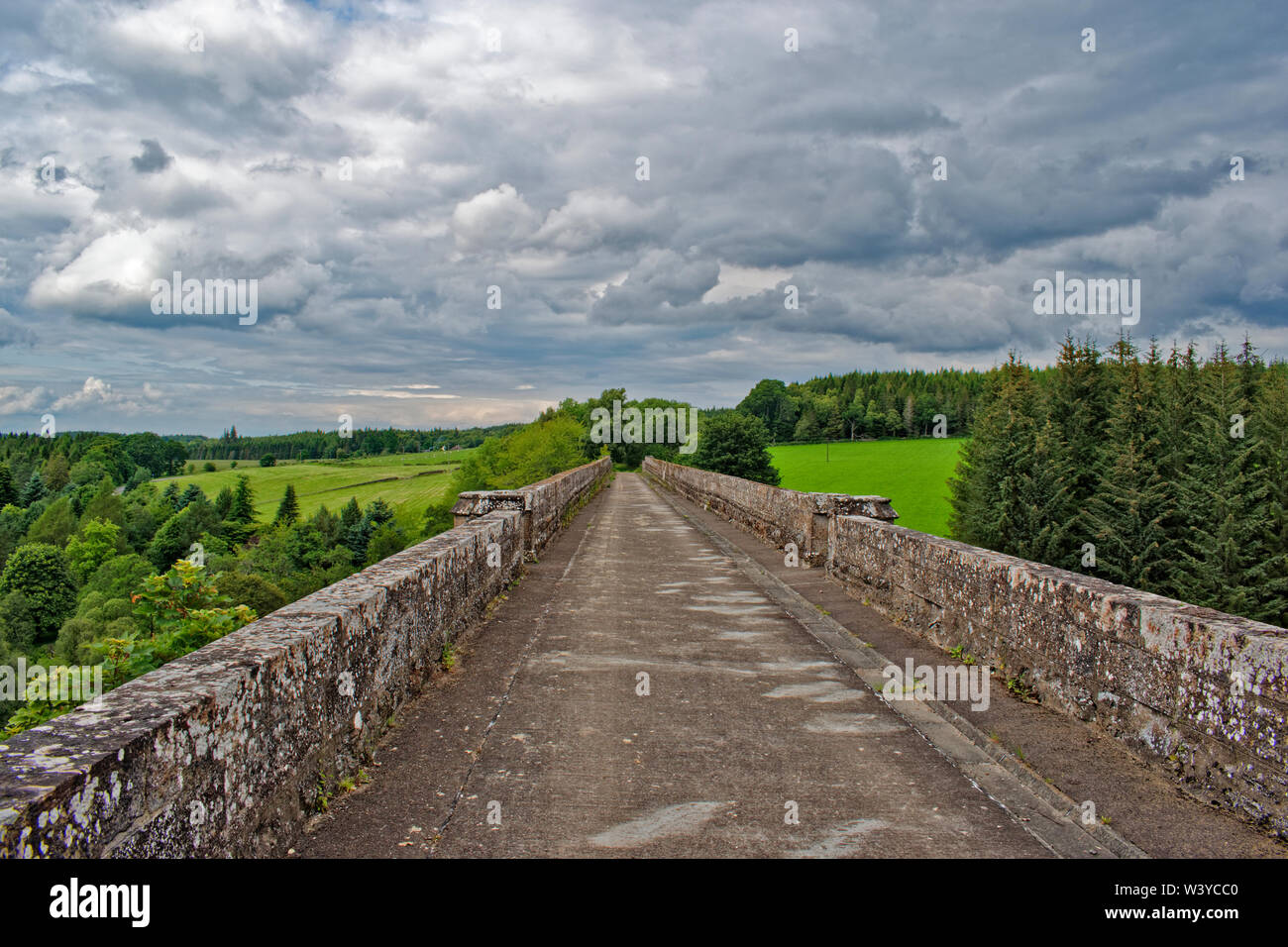 DAVA WAY SCOTLAND THE DIVIE OR EDINKILLIE RAILWAY VIADUCT MID SUMMER ...