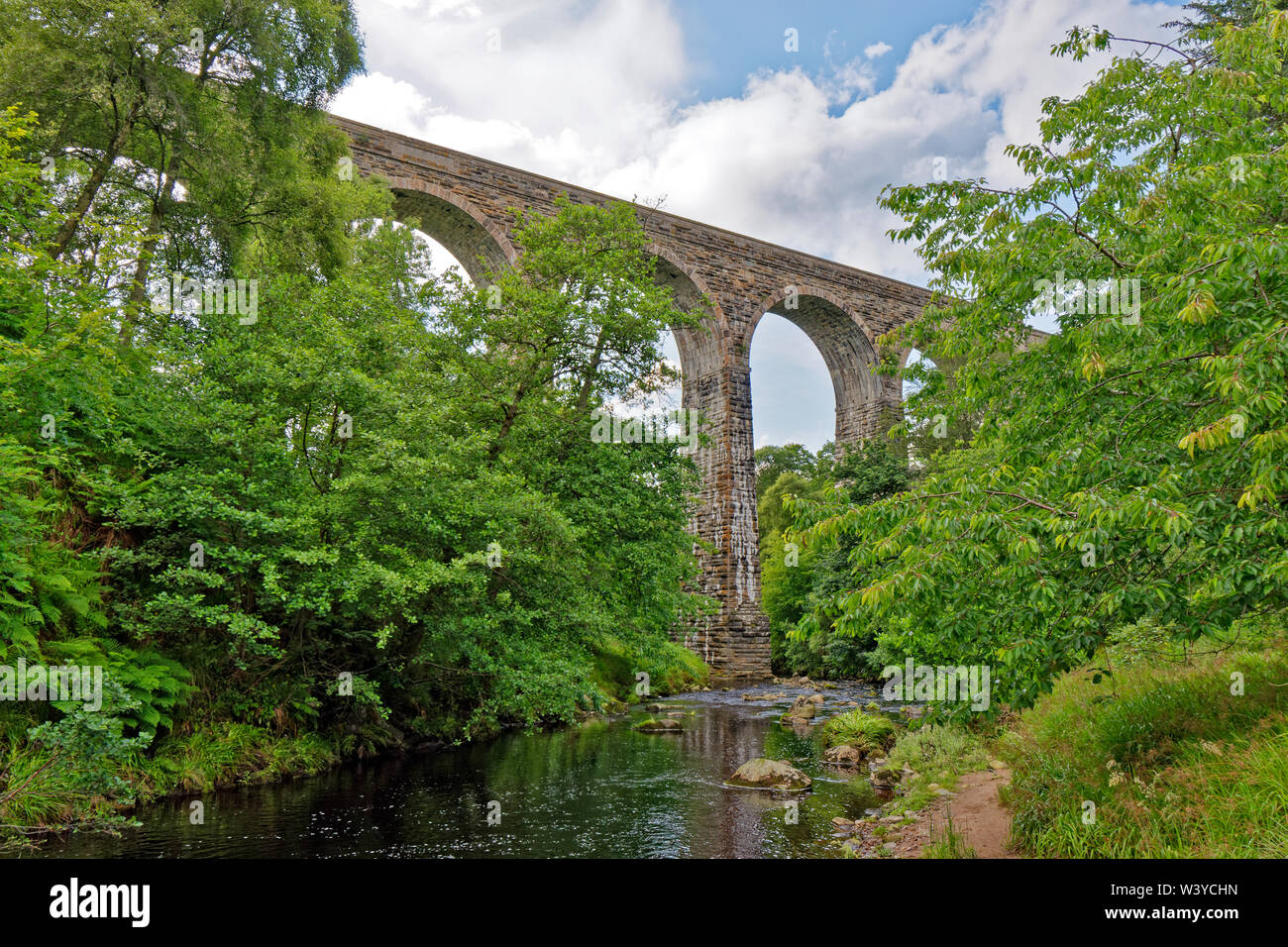 DAVA WAY SCOTLAND THE DIVIE OR EDINKILLIE RAILWAY VIADUCT IN MID SUMMER ...