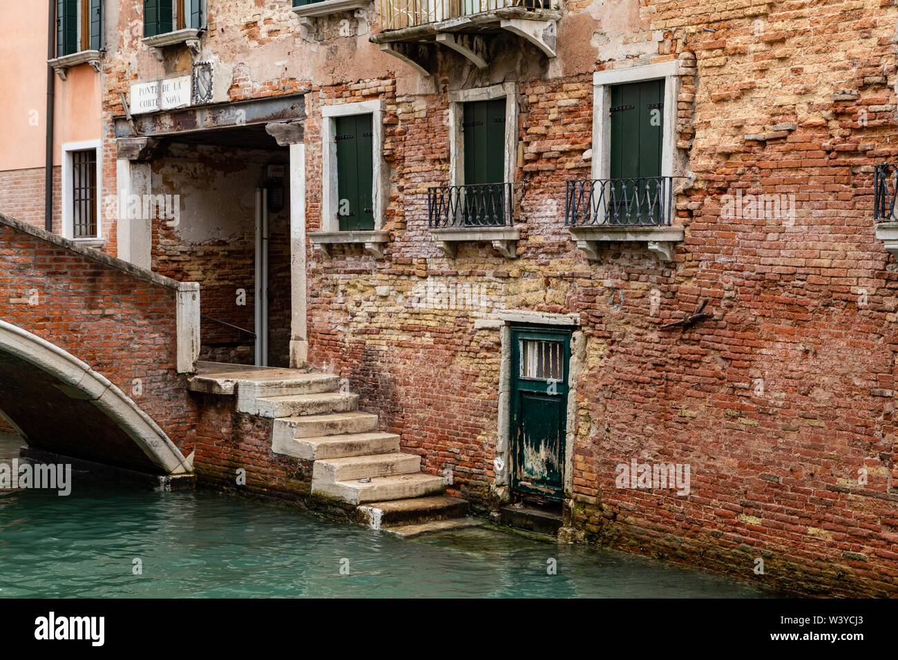 Venice wall textures hi-res stock photography and images - Alamy