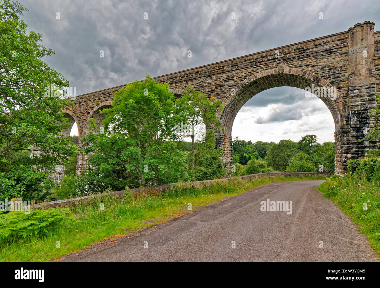 DAVA WAY SCOTLAND THE DIVIE OR EDINKILLIE RAILWAY VIADUCT IN SUMMER ...