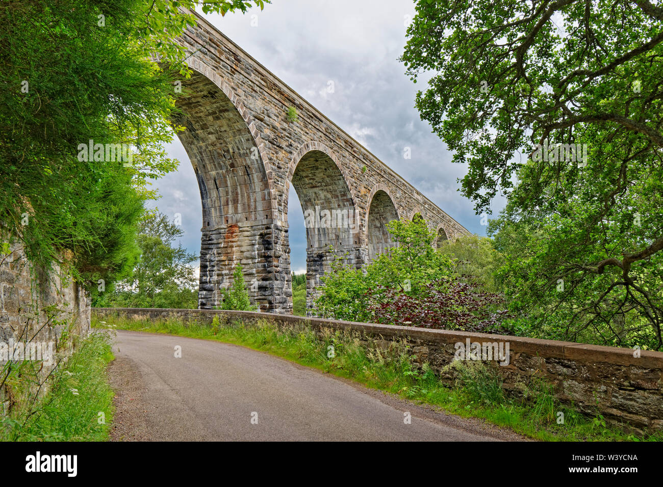 DAVA WAY SCOTLAND THE DIVIE OR EDINKILLIE RAILWAY VIADUCT IN SUMMER ...